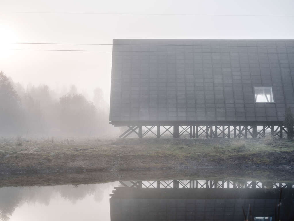 Ivan Bravo Architects design rural home near a lagoon in southern Chil